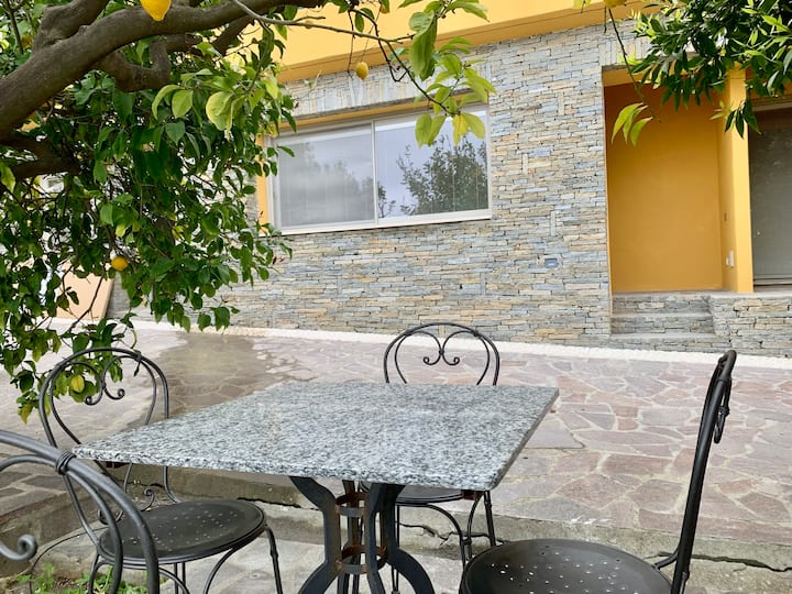 Un Nido In Un Luogo Incantevole, Con Piscina - Noli
