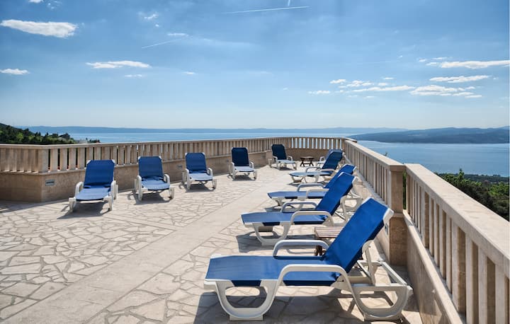 Beautiful Apartment In Bast With Lake View - Promajna