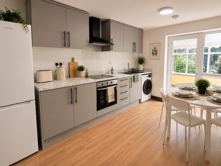 Spacious 5 Bedroom 2 Bathroom - Ormskirk