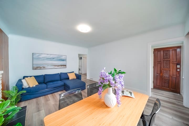Cozy Private 3 Bedrooms Suite - North Vancouver