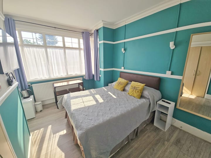 A Double En-suite Room 1 Mile Away From Bromley - Bromley