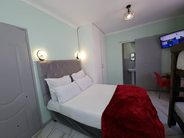 Ojong's Self Catering Accommodation-kraaifontein - Western Cape