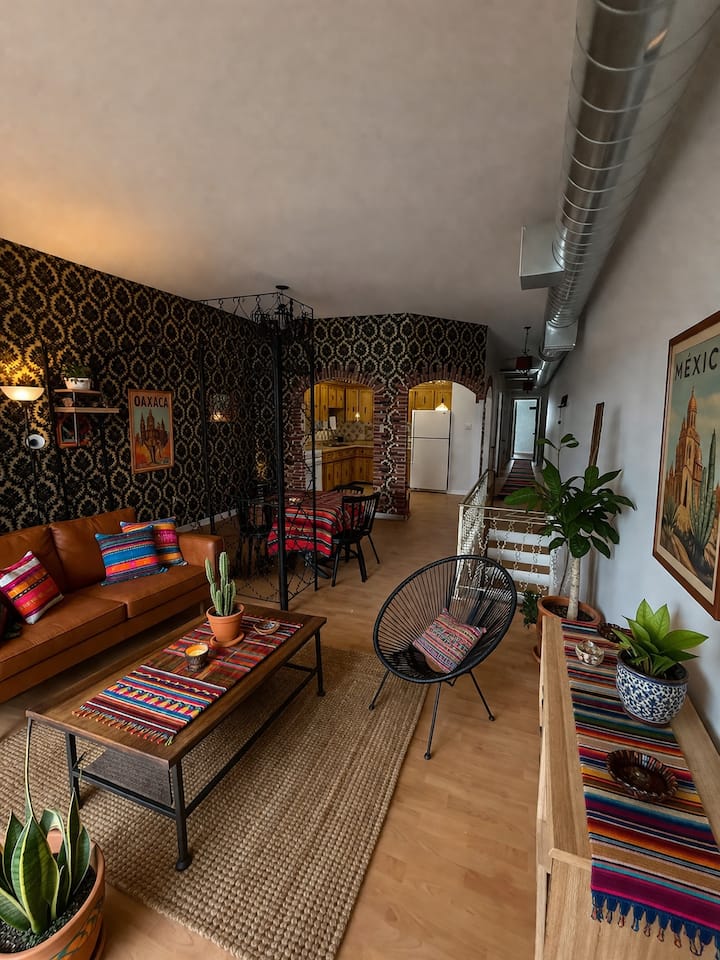 Trendy Apartment In Hottest Area - Toronto, ON
