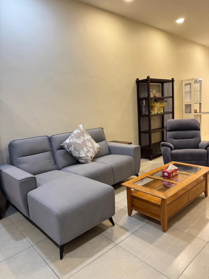 Homestay (Senadin) 4 Bedrooms Fit Up To 8 Guests - Miri