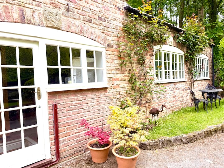 Willow & Oak | Luxury Riverside Retreat For Two - Knaresborough