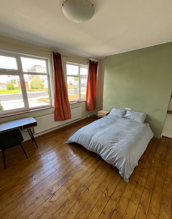 Private Bedroom In Quiet Shared House - Limerick, Ireland