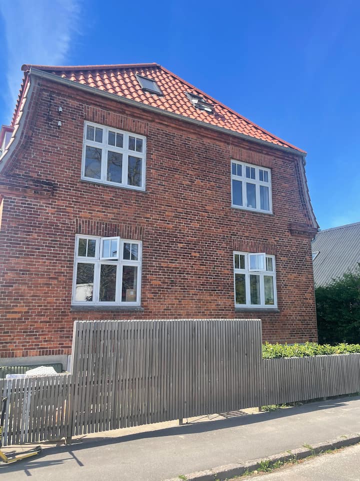 Stor Stilfuld Villa Med To Separate Lejligheder - Copenaghen
