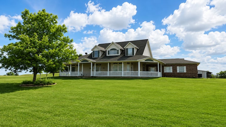 Golf Course Hideaway - Palmer, TX