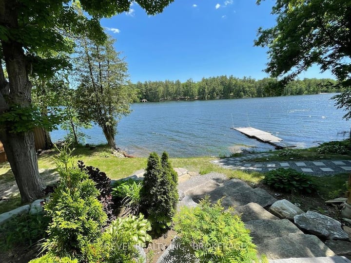 Lake Suite Retreat - Kingston, Canada