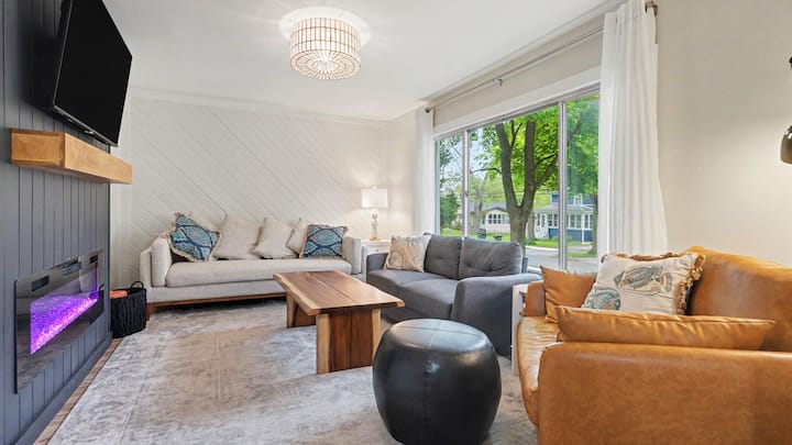 Modern Chelsea Retreat - Downtown Walkable - Chelsea, MI