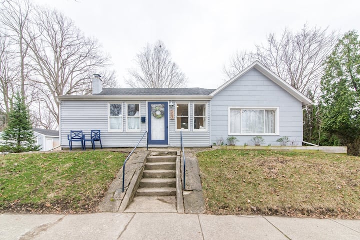 Modern Chelsea Retreat - Downtown Walkable - Chelsea, MI