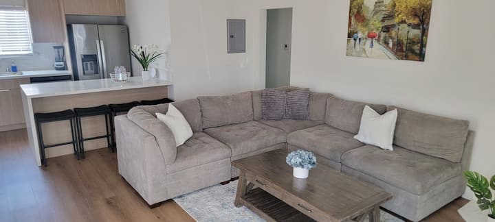 Cute Front House Near Universal - Burbank, CA