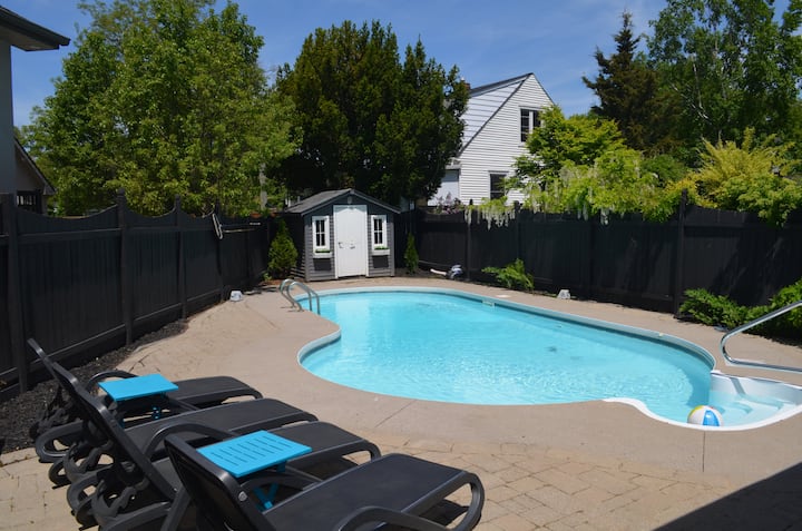 Beautiful 3 Br Home & Private Pool Sleeps
6 - Toronto