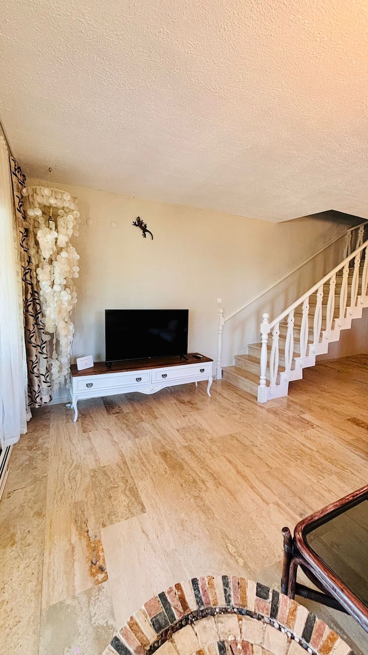 ÇEşme Seaside House / Beachfront - 4 Bedrooms - Çeşme
