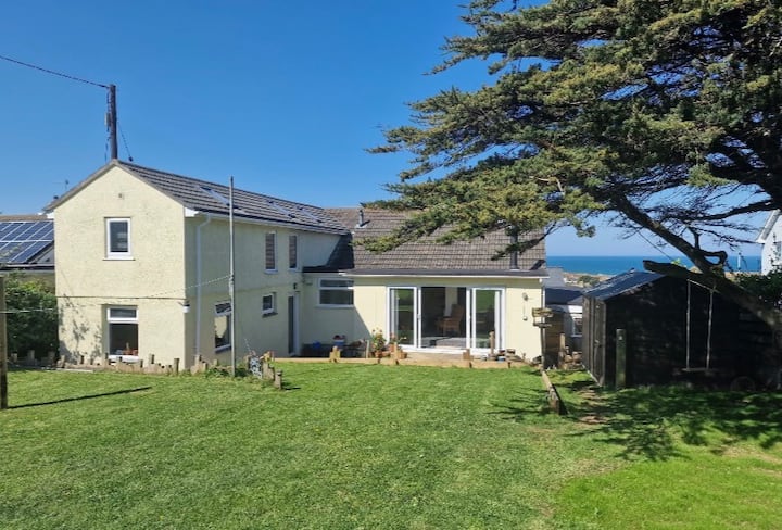 Coastal Family Haven| 5-bed W/ Stunning Sea Views - 紐奎