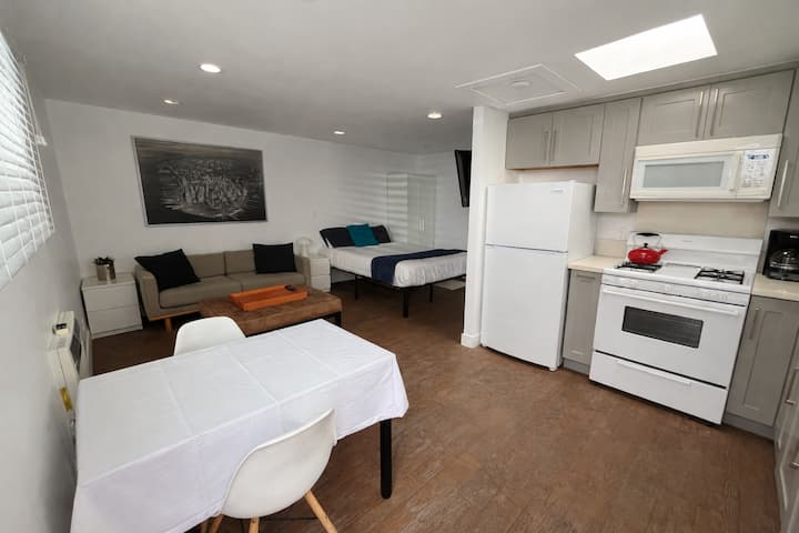 Spacious Studio In Culver City - Culver City