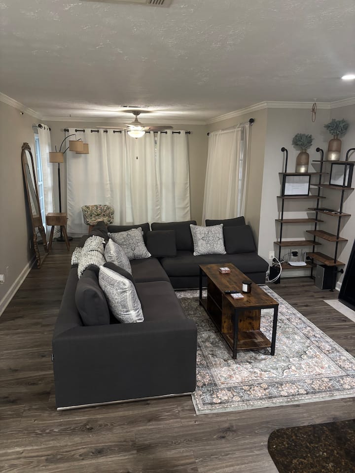 2br Condo Close To The Battery And Truist Park! - Smyrna, GA