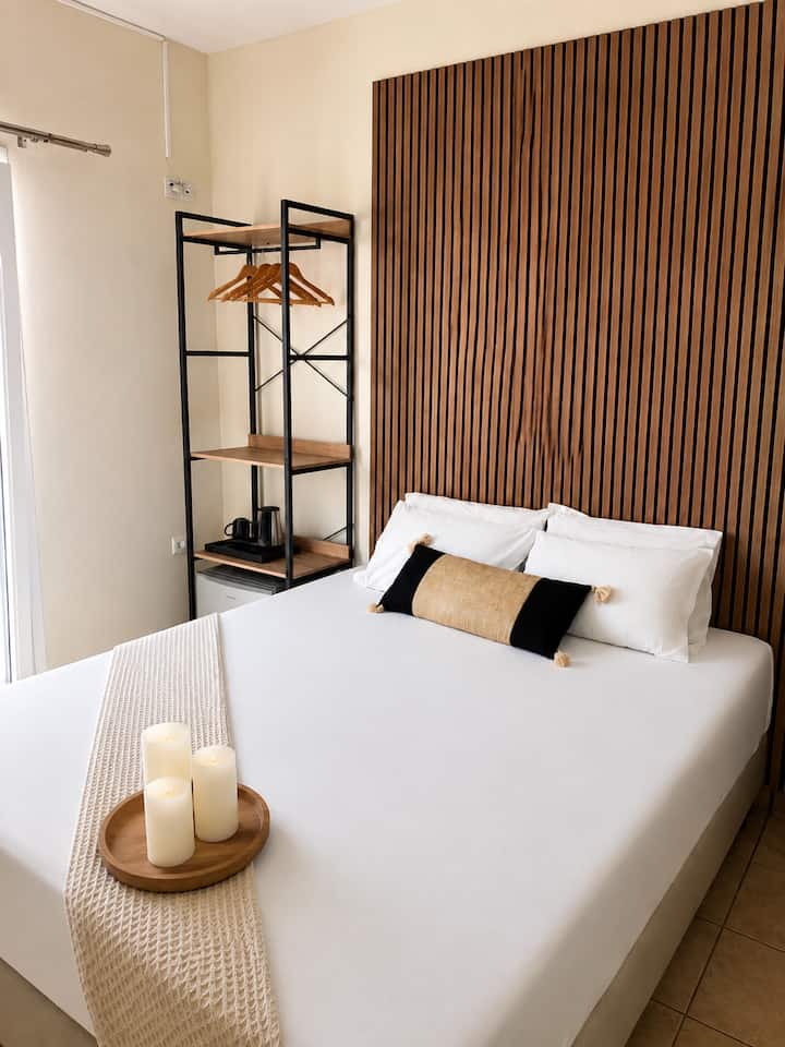 Aurelia Rooms Premium Double Room - Ios