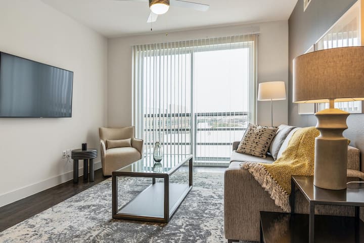 Landing | Spectacular 3bd, Pool, Gym - Plano, TX