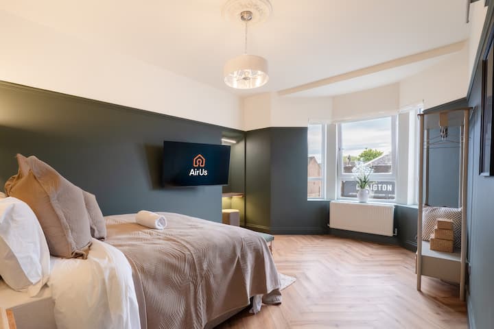 Unique 5 Bed | 2.5 Bathrooms | Free Parking - Glasgow