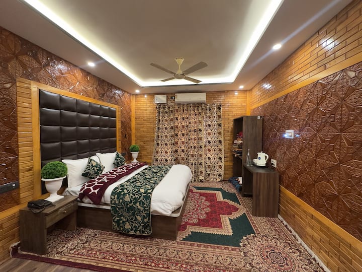 Heritage Carved Floral Wood Suite Kashmir - Srinagar