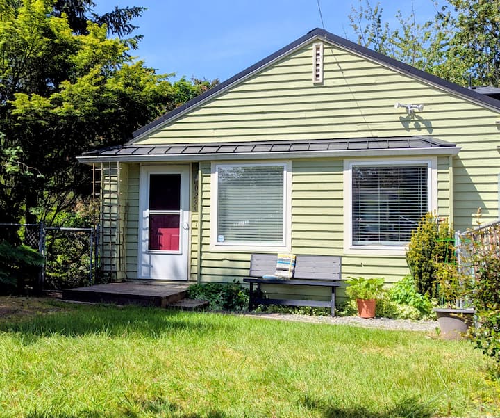 Seattle Bungalow | 10 Mins To Stadium + Parking! - Burien, WA
