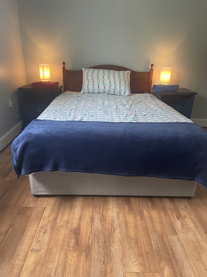 Room With Double Bed In Shared House. - アイルランド ゴールウェー