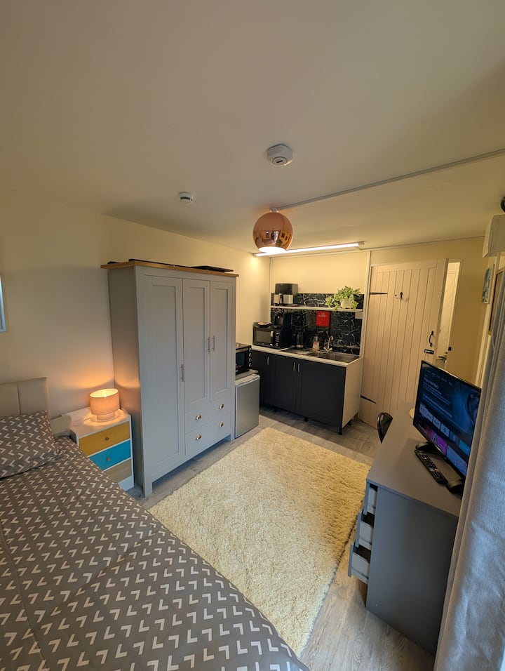 Modern Private Studio Annex | Basingstoke - Basingstoke