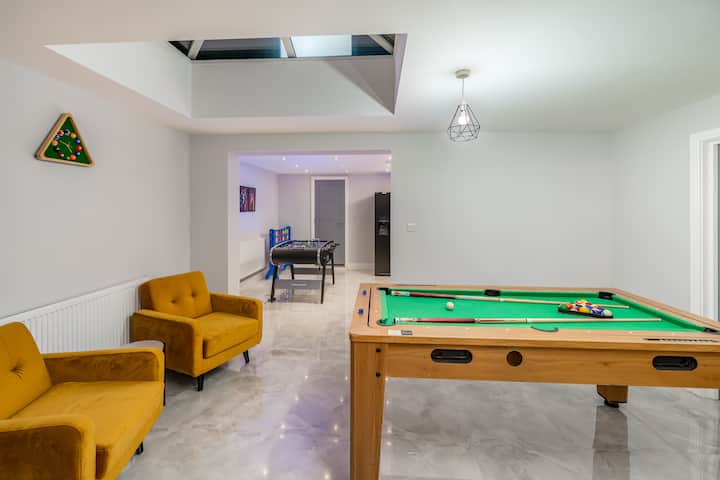 Luxe 5br Family Retreat W/ Hot Tub & Pool Table - Hounslow