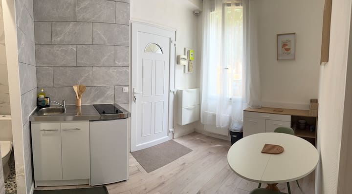 Appartement T2 à 12 Km De Paris Et Proche Cdg - Le Blanc-Mesnil