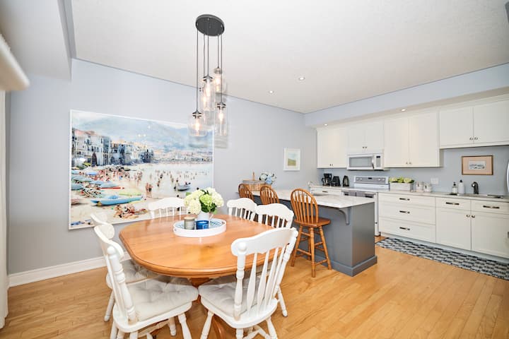 The Light House Beach Retreat - Crystal Beach