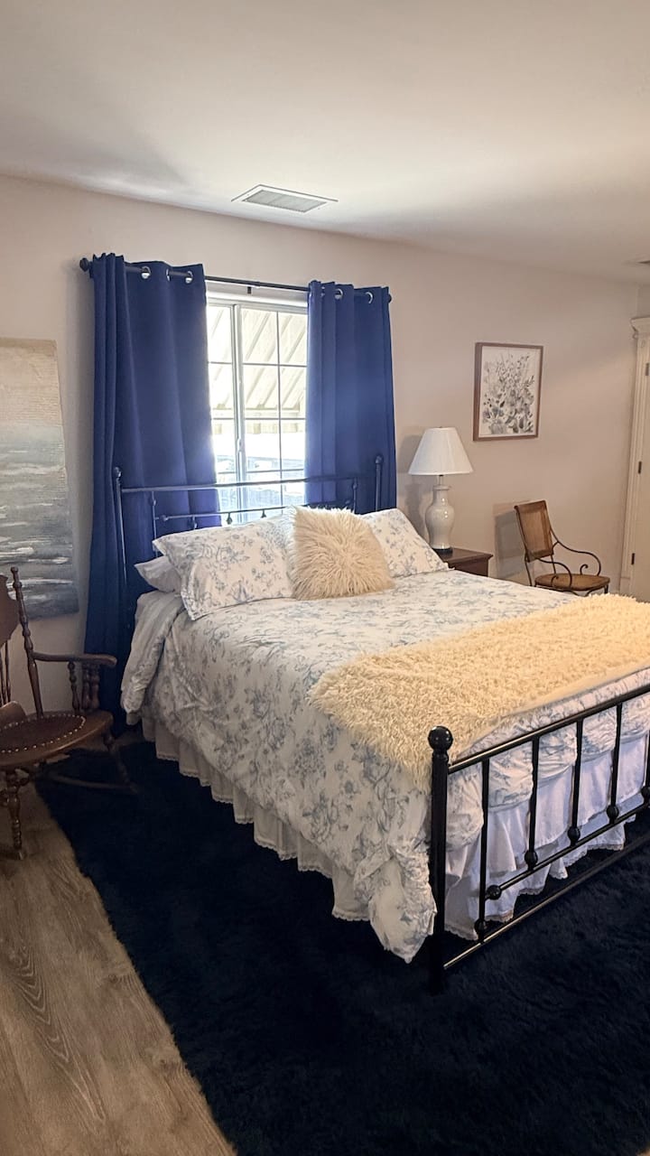 Gem Studio In The Heart Of Old Town Clovis - Clovis, CA