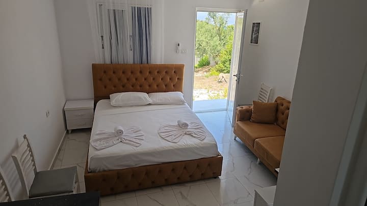 “Cozy Family Studio" - Ksamil