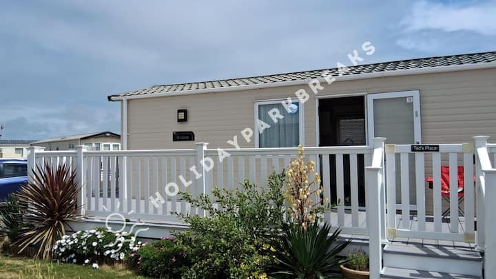 Luxury 2 Bed | Ensuite Bath | Wraparound Veranda - Bracklesham Bay