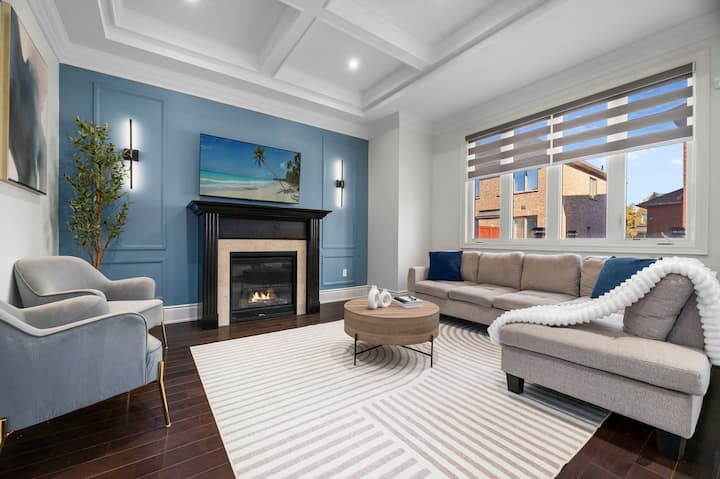 Sapphire Residence | Luxury Retreat W/ Parking - Whitchurch-Stouffville