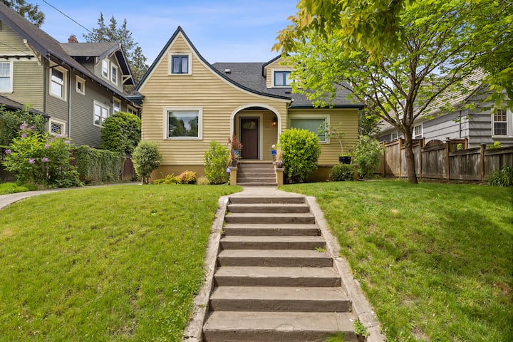 Roomy Private Guesthouse With Separate Entrance - Portland, OR
