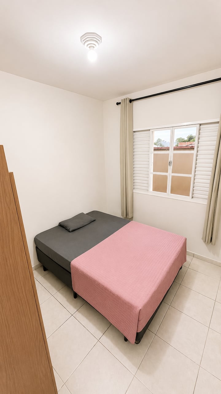 Quarto Privativo + Garagem | Pouso Alegre - Pouso Alegre