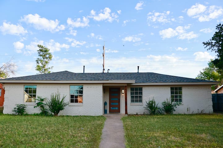 Tripod Elite Suites - Abilene, TX