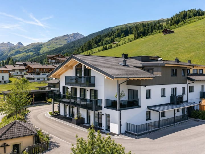 Ski Aux Pieds Avec Un Grand Espace Bien-être - Saalbach-Hinterglemm