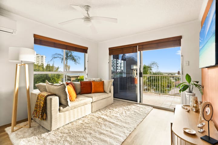 Coastal Escape Steps From Kings Beach & Caloundra - Bribie Island