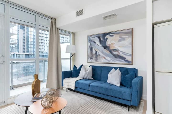 Downtown Condo | Steps To Entertainment District - Mississauga