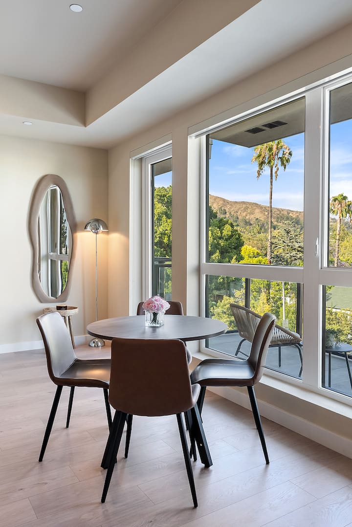 Ultra Chic Designer 1 Bd - Weho | Jacuzzi, Parking - West Hollywood