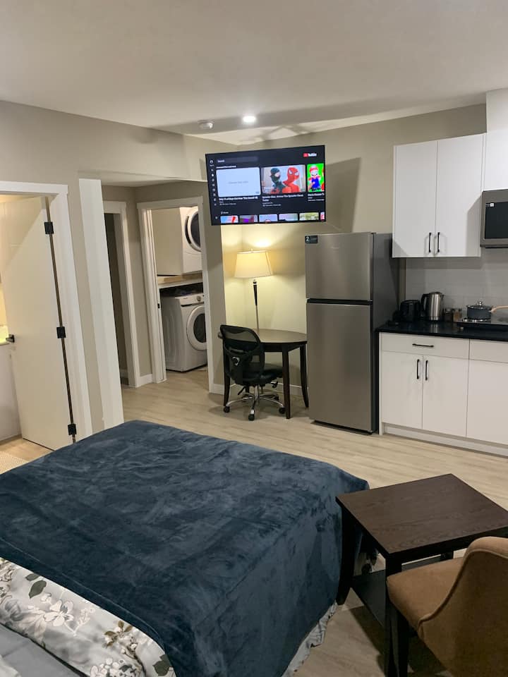 Long Term Walkout Studio, Separate Entry|airport| - Airdrie