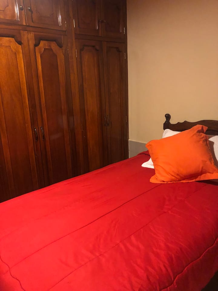 Apartamento Hasta Para 10 Personas. Norte De Quito - Quito