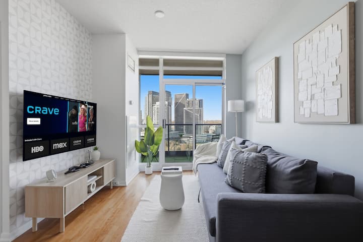 Chic Fort York Oasis | Balcony & Skyline Views - Toronto