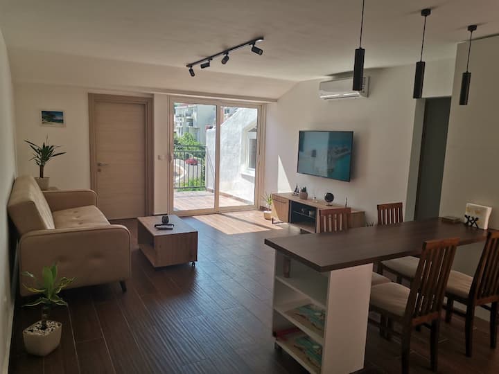 3min Walk To Beach Spacious 3br Flat With Balcony - Monténégro