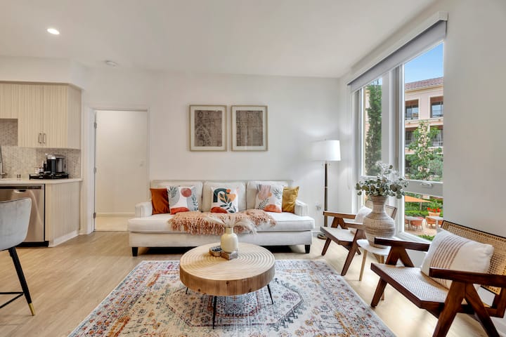 Brand New! Lux & Stylish 2br Apt W/ Pool & Gym - Balboa Island