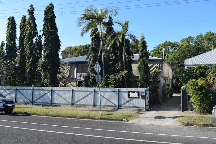 (S5) Ground Floor - Self Check In - Sleeps Up To 5 - Cairns