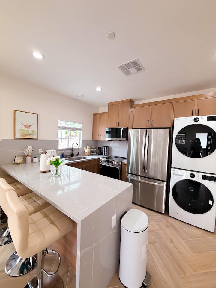 Modern Disney Escape | 5 Beds | Near Beach - Anaheim, CA