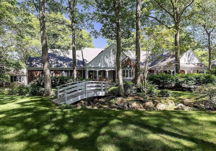Serene Cape Escape Close To Beaches & Dining - Old Silver Beach, MA